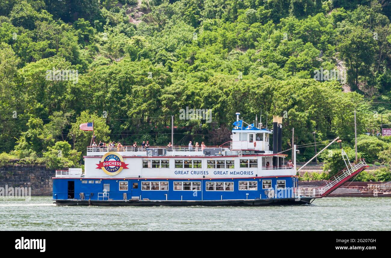 The Duchess paddle boat from the Gateway Clipper Fleet line sailing on ...