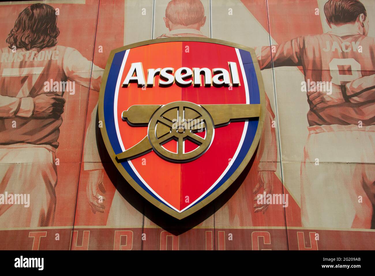 Arsenal badge football hi-res stock photography and images - Alamy