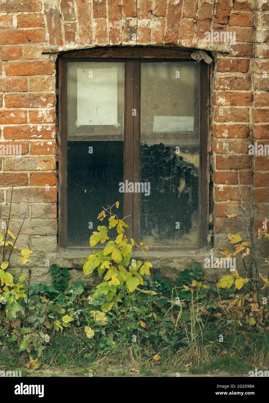 A window in an old brick house Stock Photo - Alamy