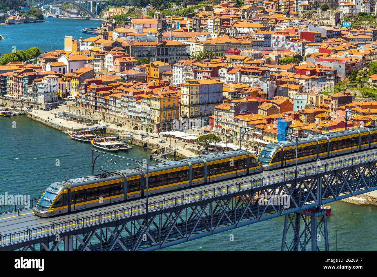 Metro de porto hi-res stock photography and images - Alamy