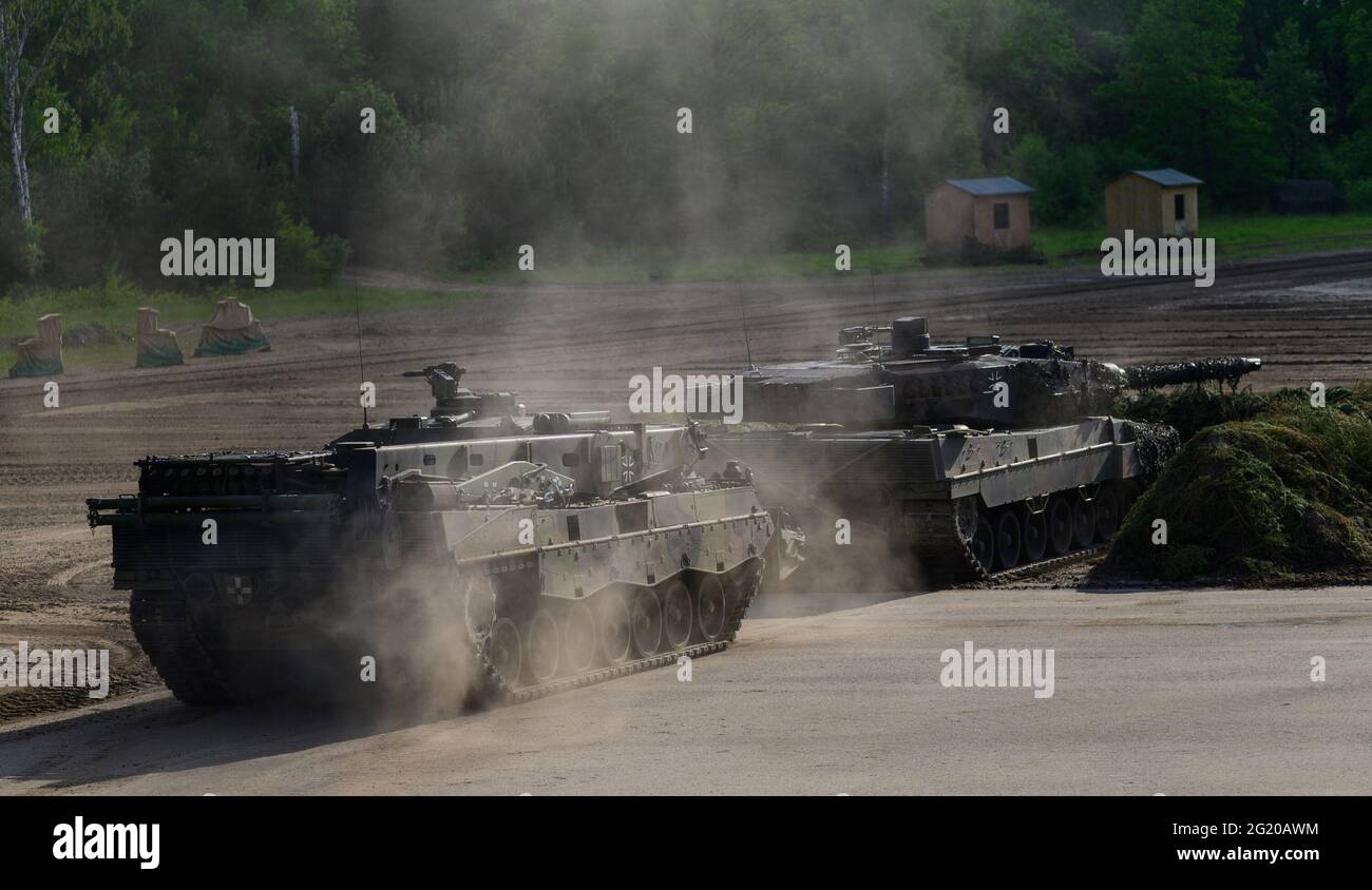 Armoured recovery vehicle hi-res stock photography and images - Alamy