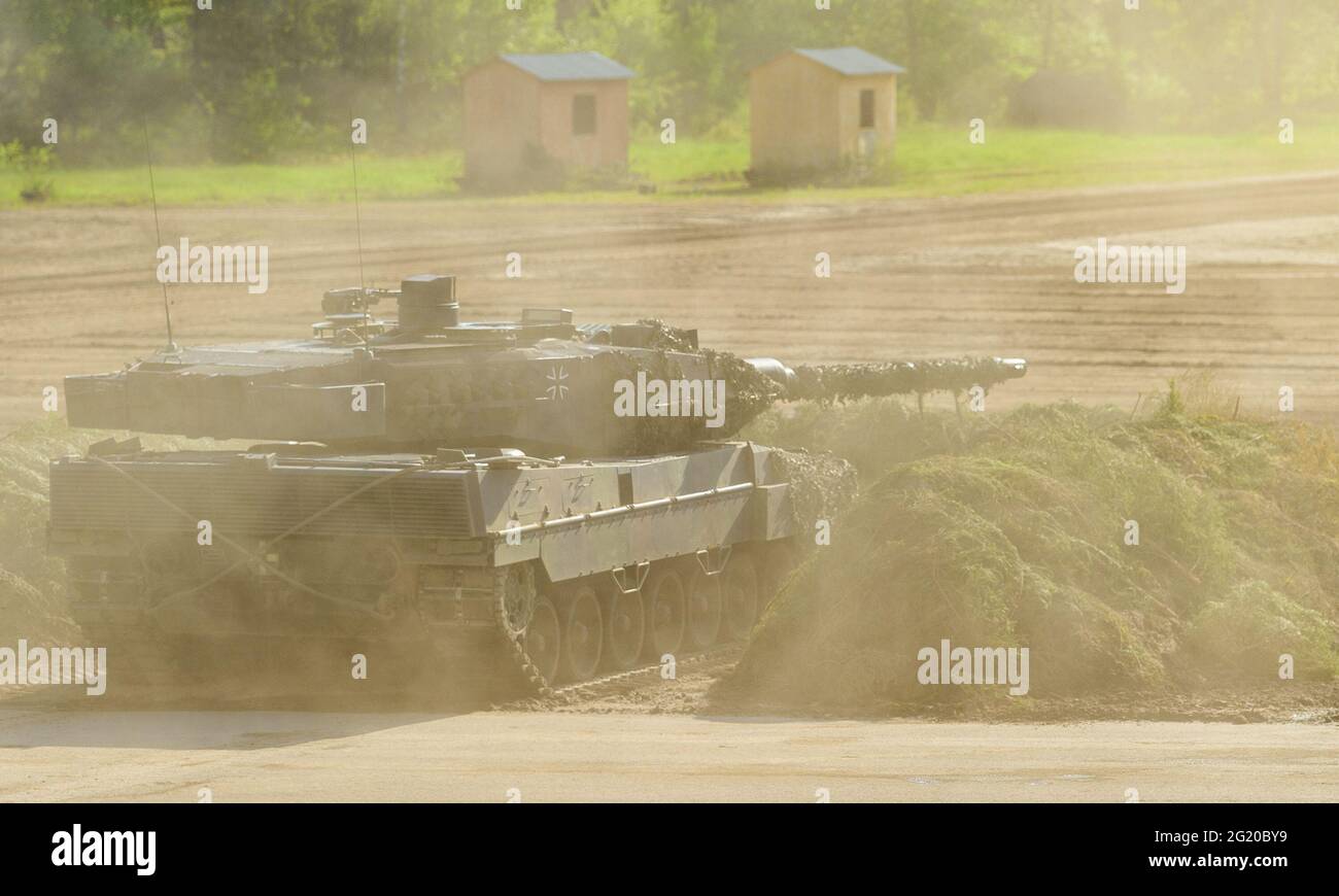 Munster, Germany. 02nd June, 2021. A Bundeswehr Leopard 2A6 main battle ...