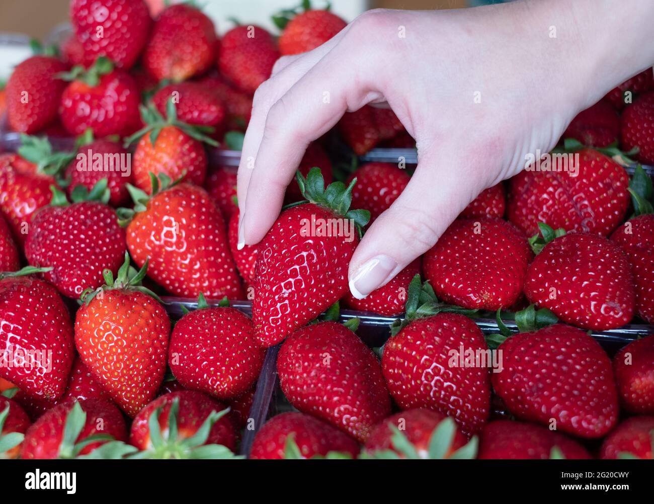 Greek fruit market hi-res stock photography and images - Alamy