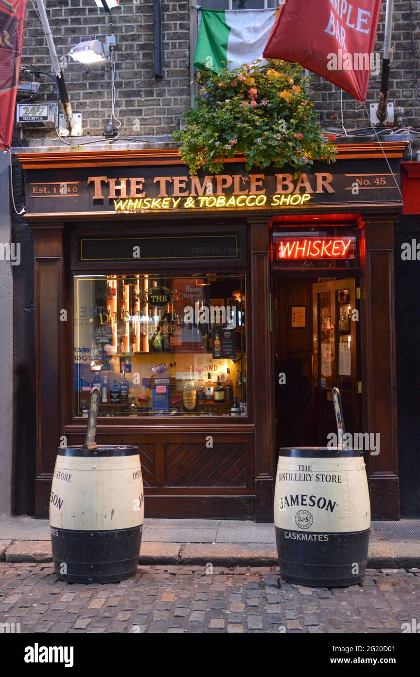Temple bar tobacco hi-res stock photography and images - Alamy
