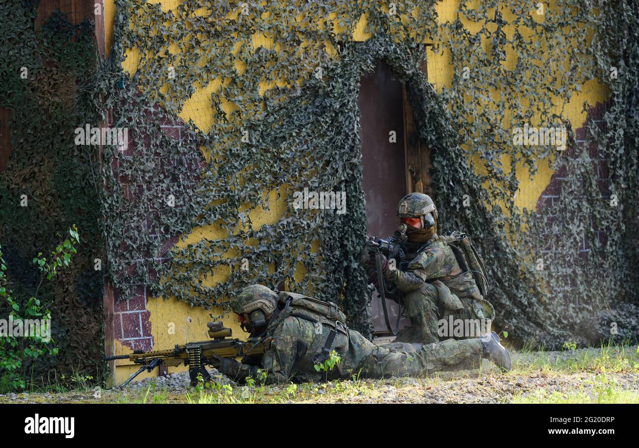 Munster, Germany. 02nd June, 2021. Soldiers of the Bundeswehr ...