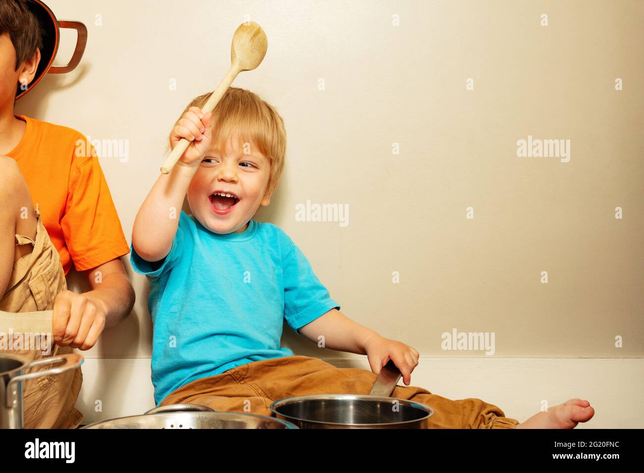 Spoon drum hi-res stock photography and images - Alamy