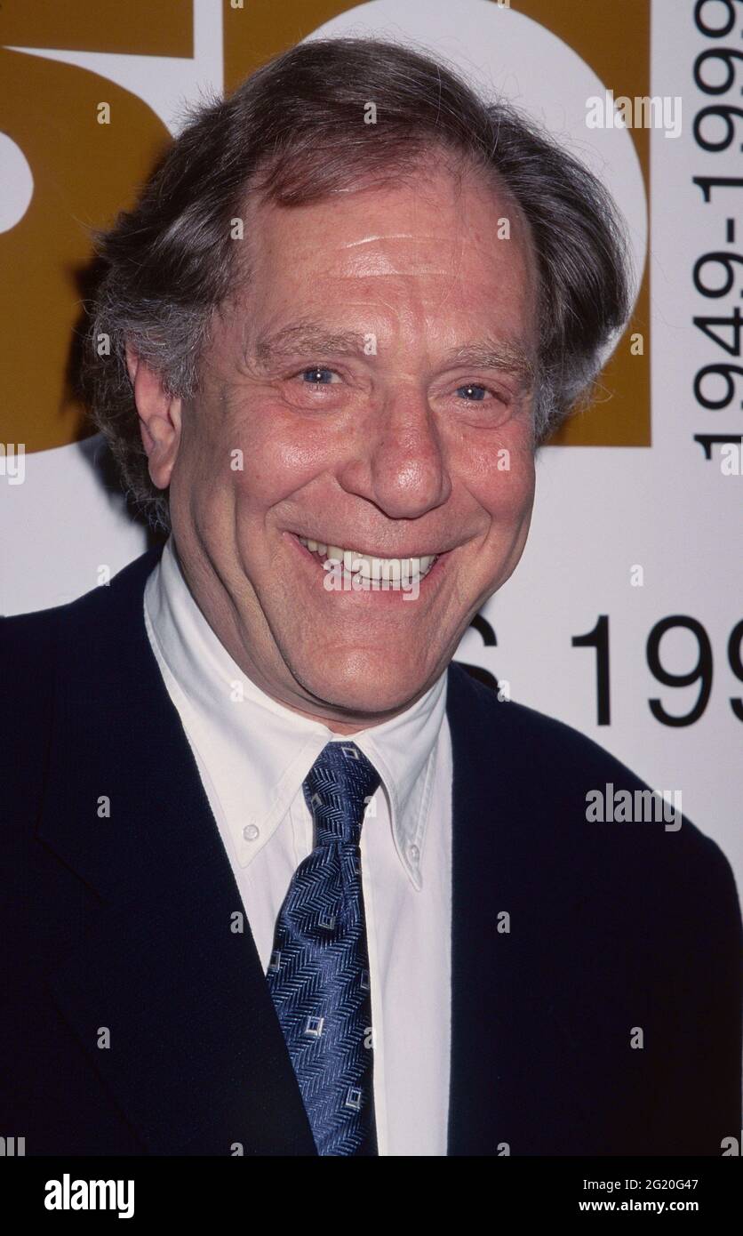George Segal attends The 44th Annual Drama Desk Awards at Fiorello H ...