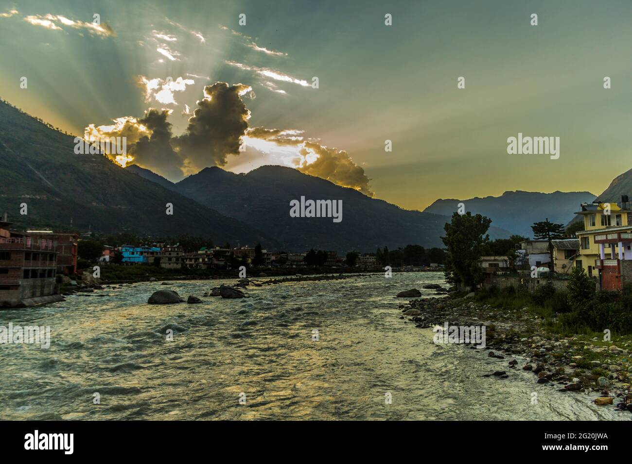 Himachal pradesh manali mountain river hi-res stock photography and ...
