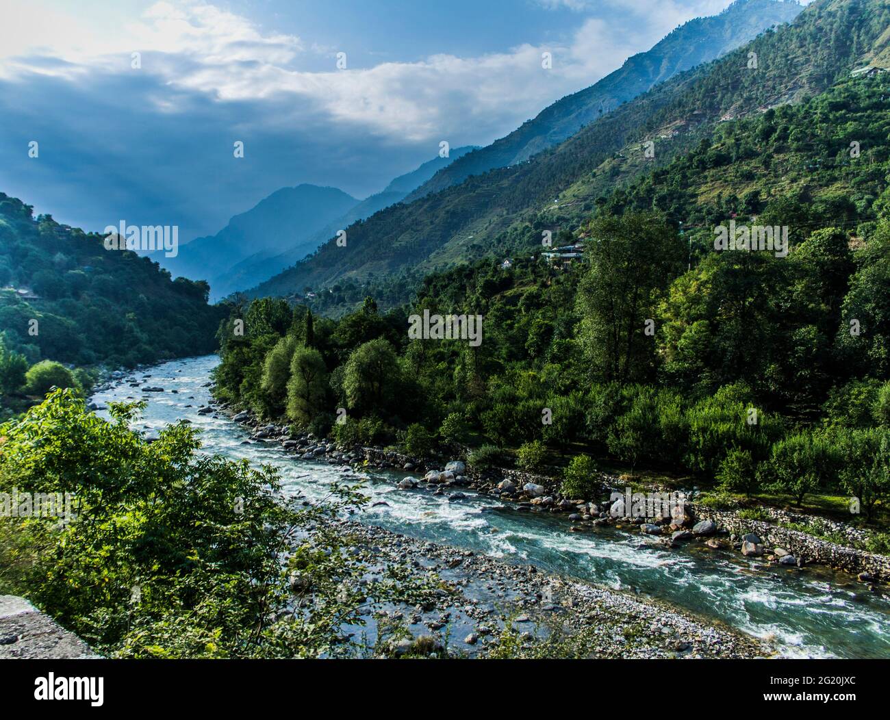 River running in the Tirthan Valley Stock Photo - Alamy