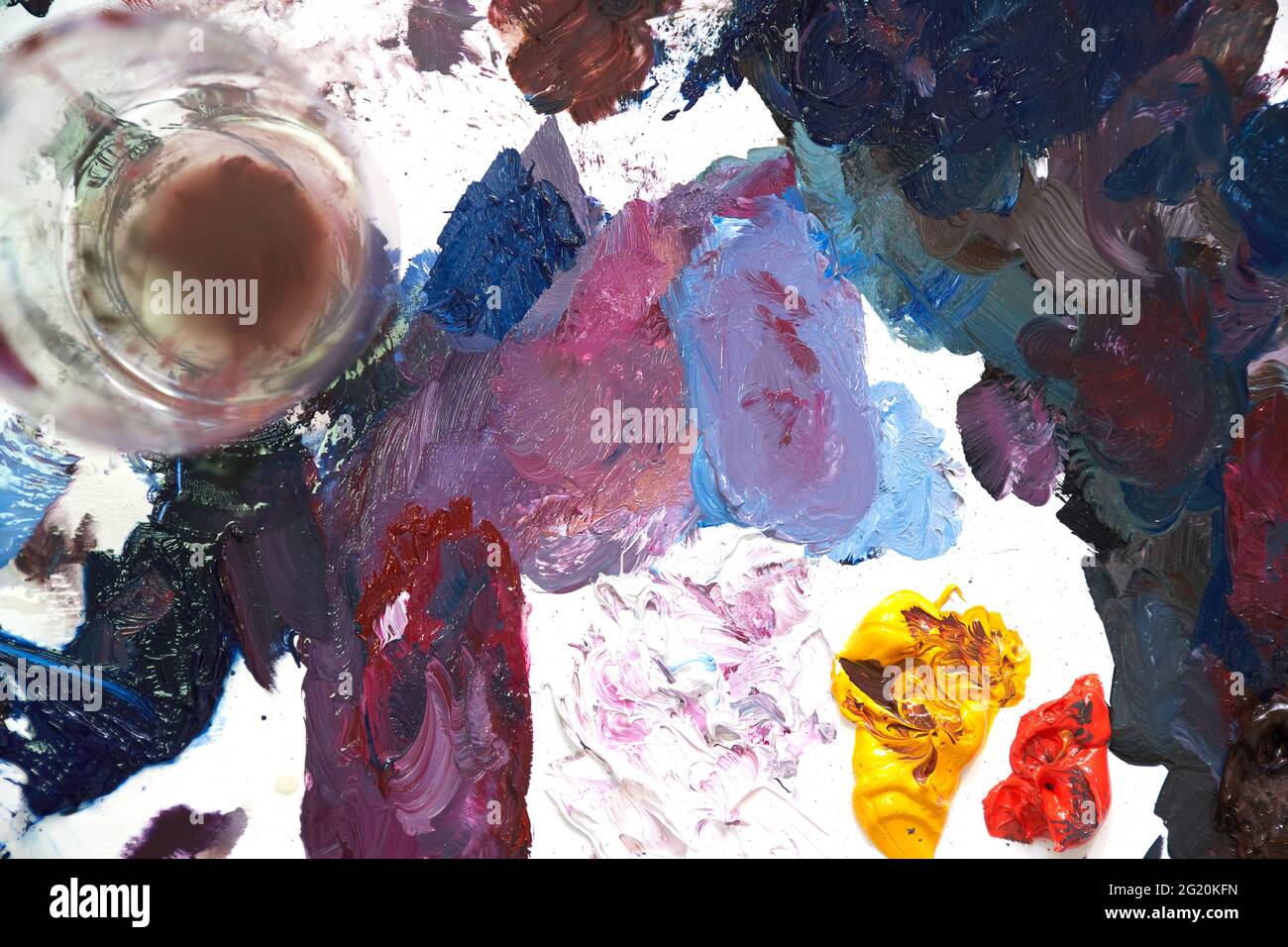 Oil color palette hi-res stock photography and images - Alamy
