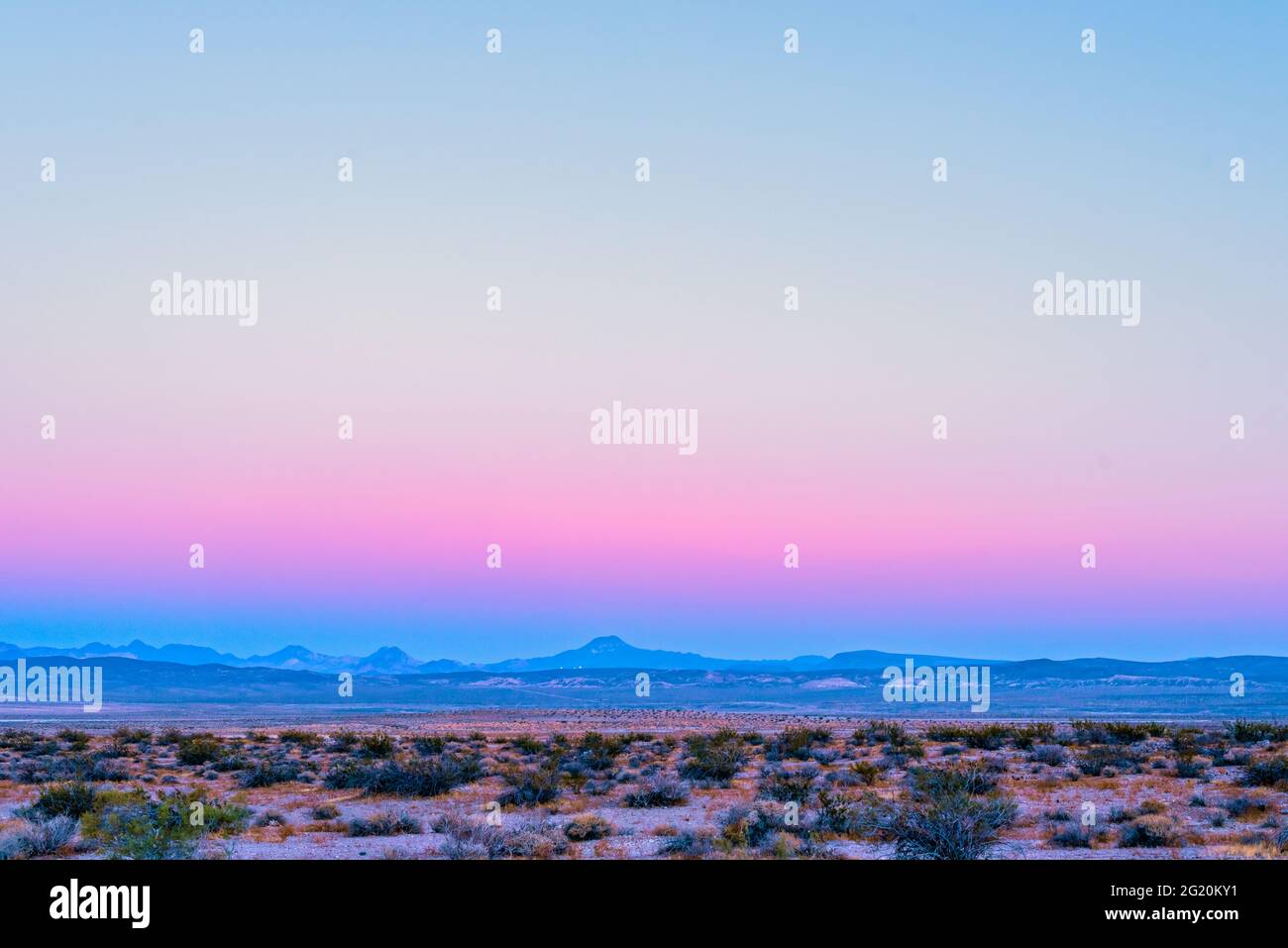 Sunset in mojave desert hi-res stock photography and images - Alamy