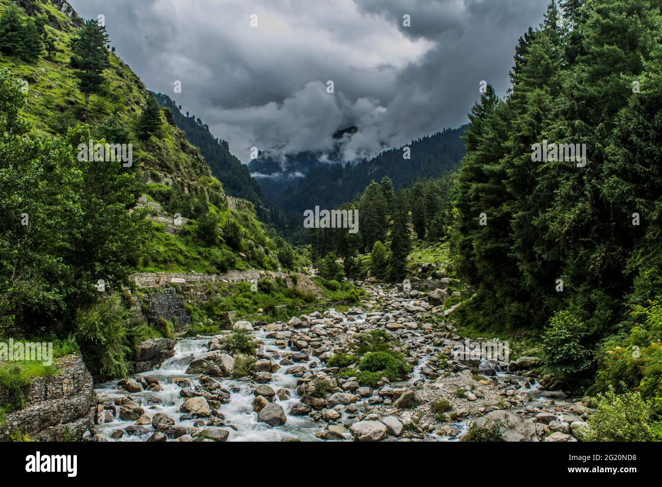Himachal pradesh manali mountain river hi-res stock photography and ...