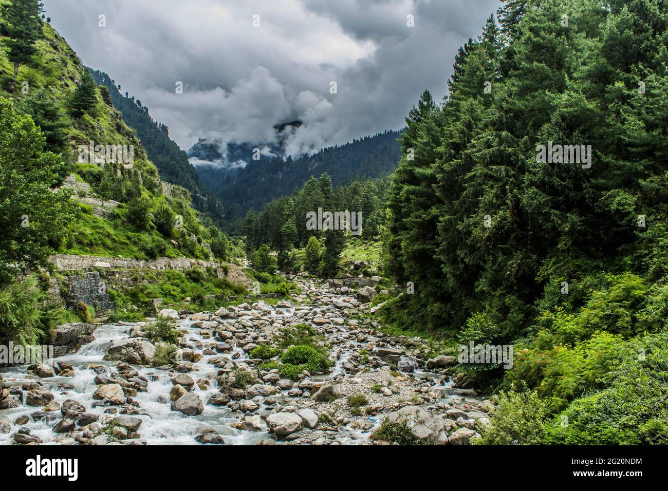Himachal pradesh manali mountain river hi-res stock photography and ...