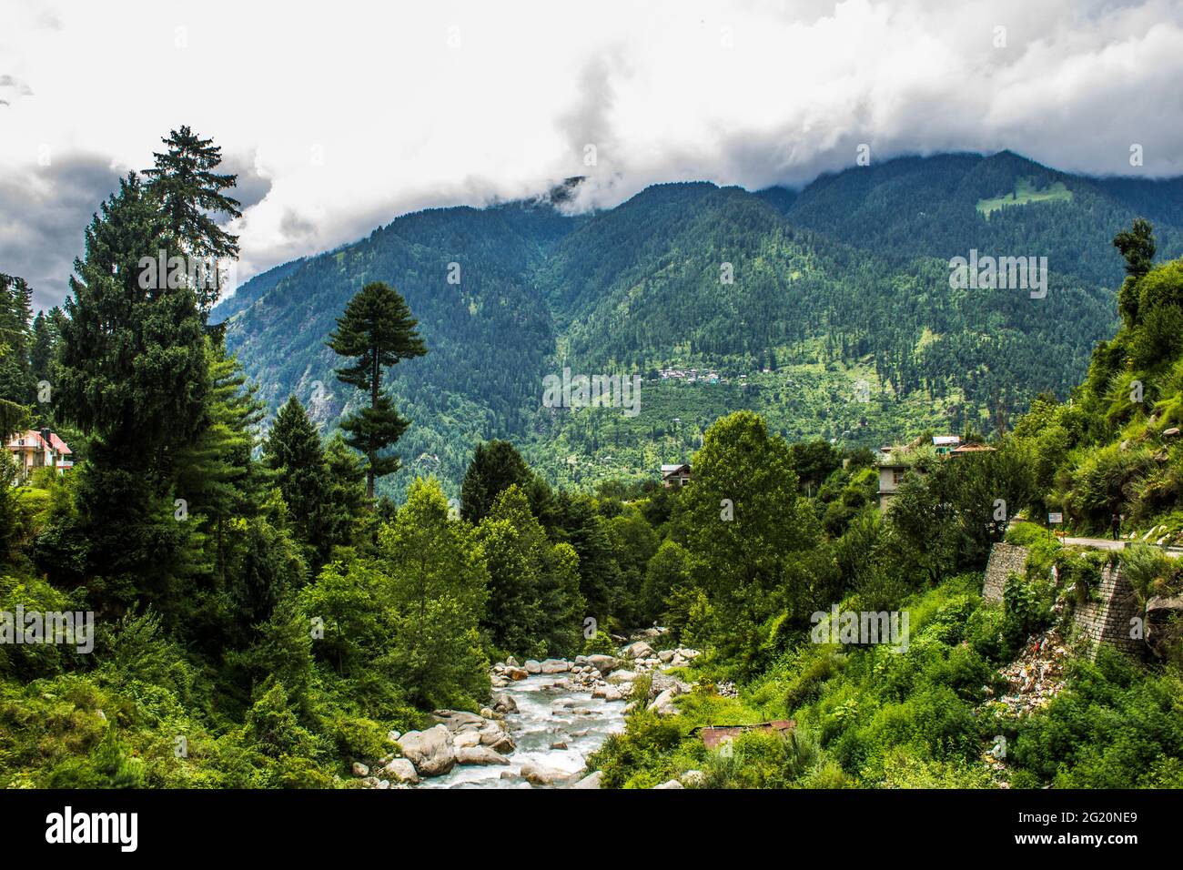 Himachal pradesh manali mountain river hi-res stock photography and ...