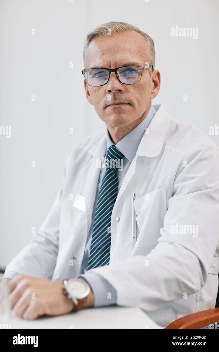 Medicine expert work hi-res stock photography and images - Alamy