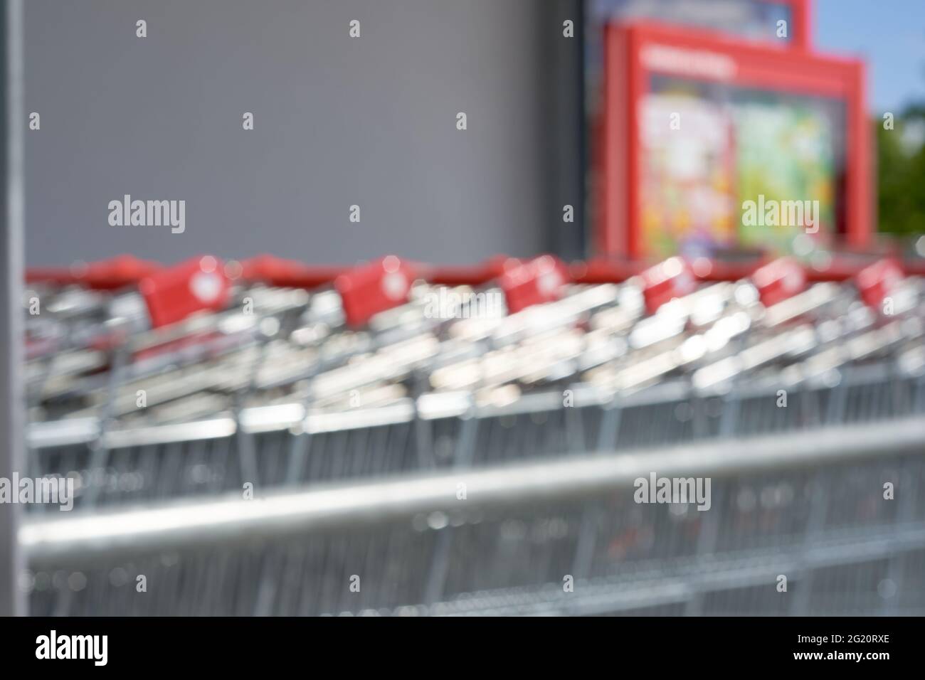 Push carts hi-res stock photography and images - Alamy