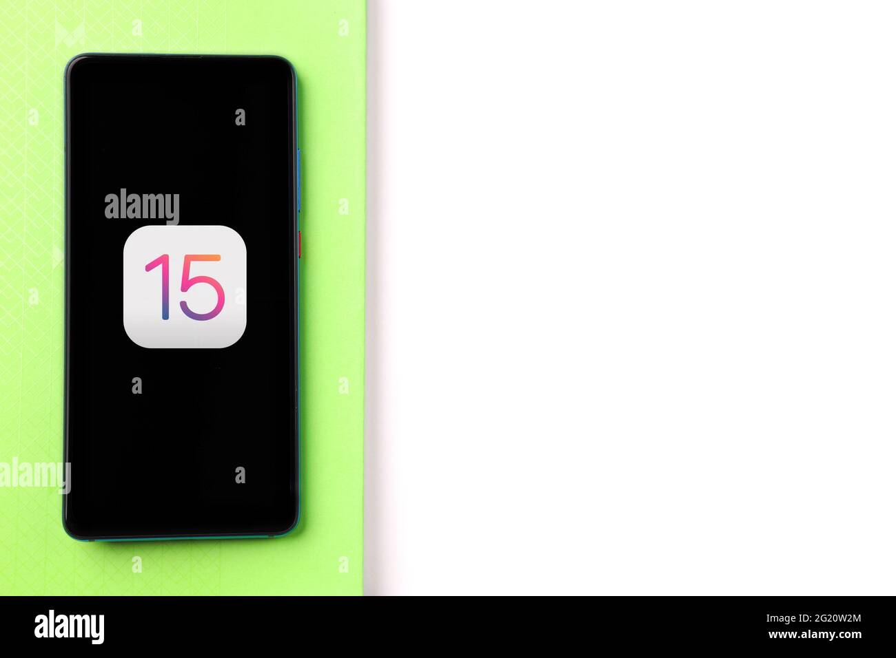 Ios 15 logo hi-res stock photography and images - Alamy