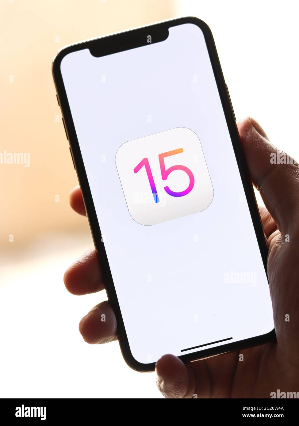 Ios 15 logo hi-res stock photography and images - Alamy