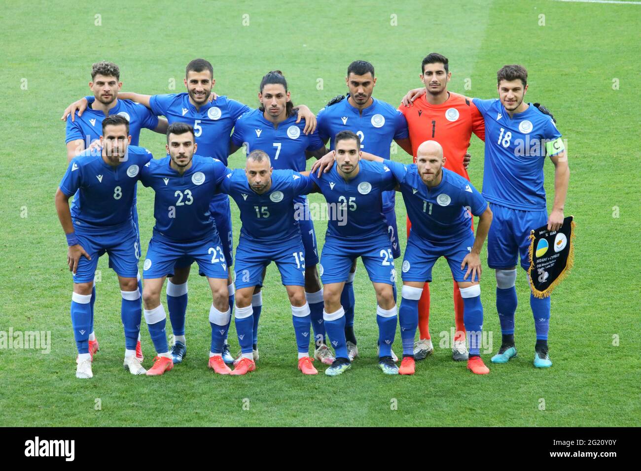 Ukraine national football team pose hi-res stock photography and images ...