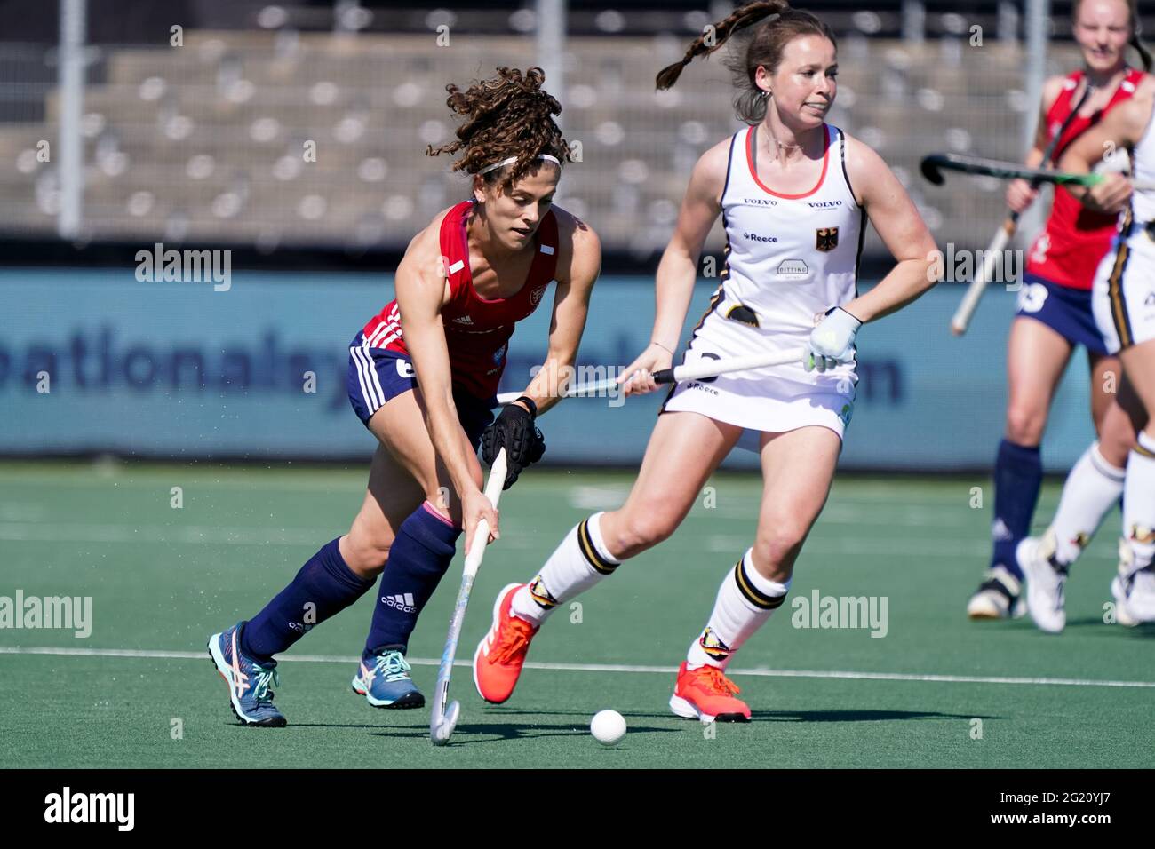 AMSTELVEEN, NETHERLANDS - JUNE 7: Anna Toman of England and Amelie ...