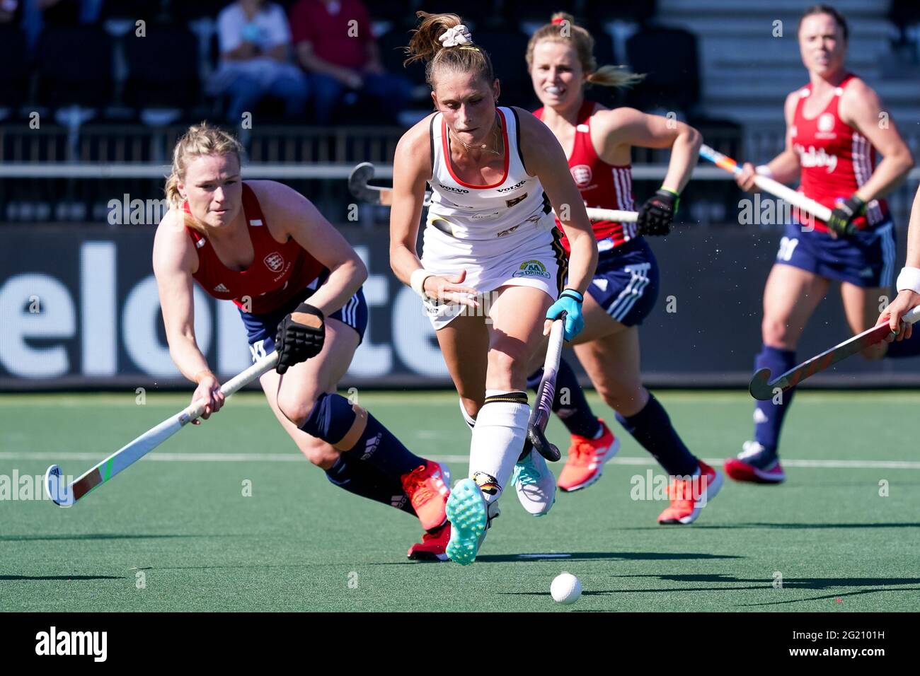 AMSTELVEEN, NETHERLANDS - JUNE 7: Hollie Pearne-Webb of England and ...