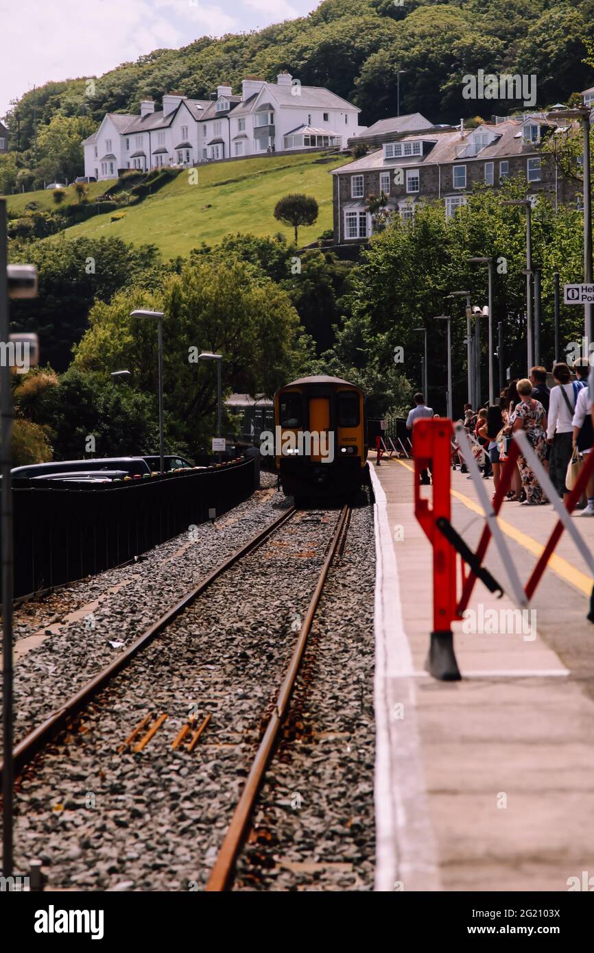 GWR train pulling in to St. Ives railway station, St. Ives, Cornwall ...