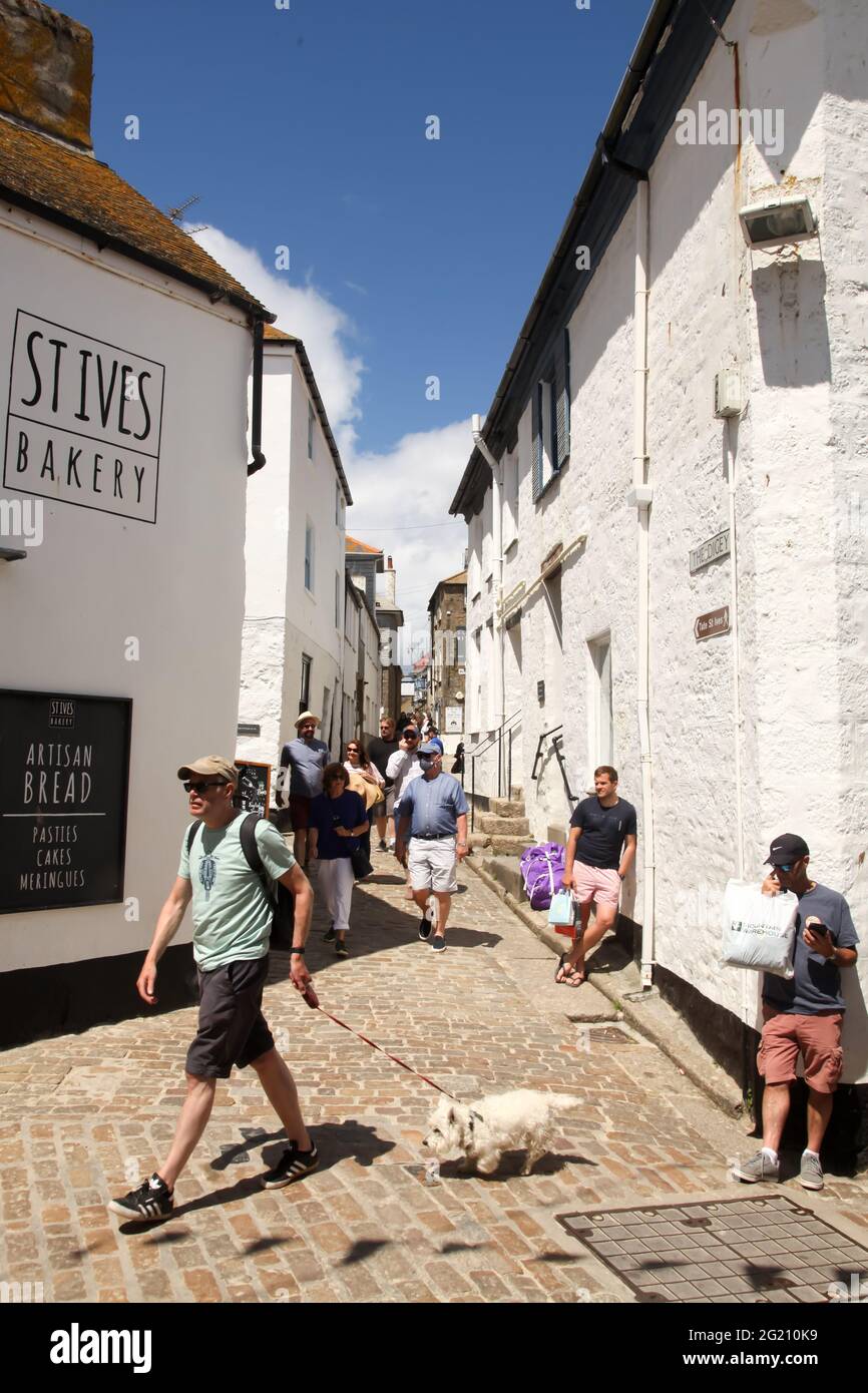 Looking North up The Digey with St. Ives Cornish Bakery, Fore Street ...