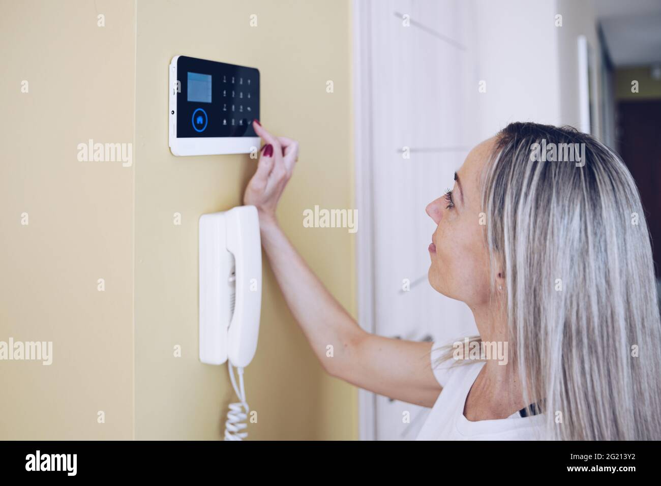 Press buttons hi-res stock photography and images - Alamy