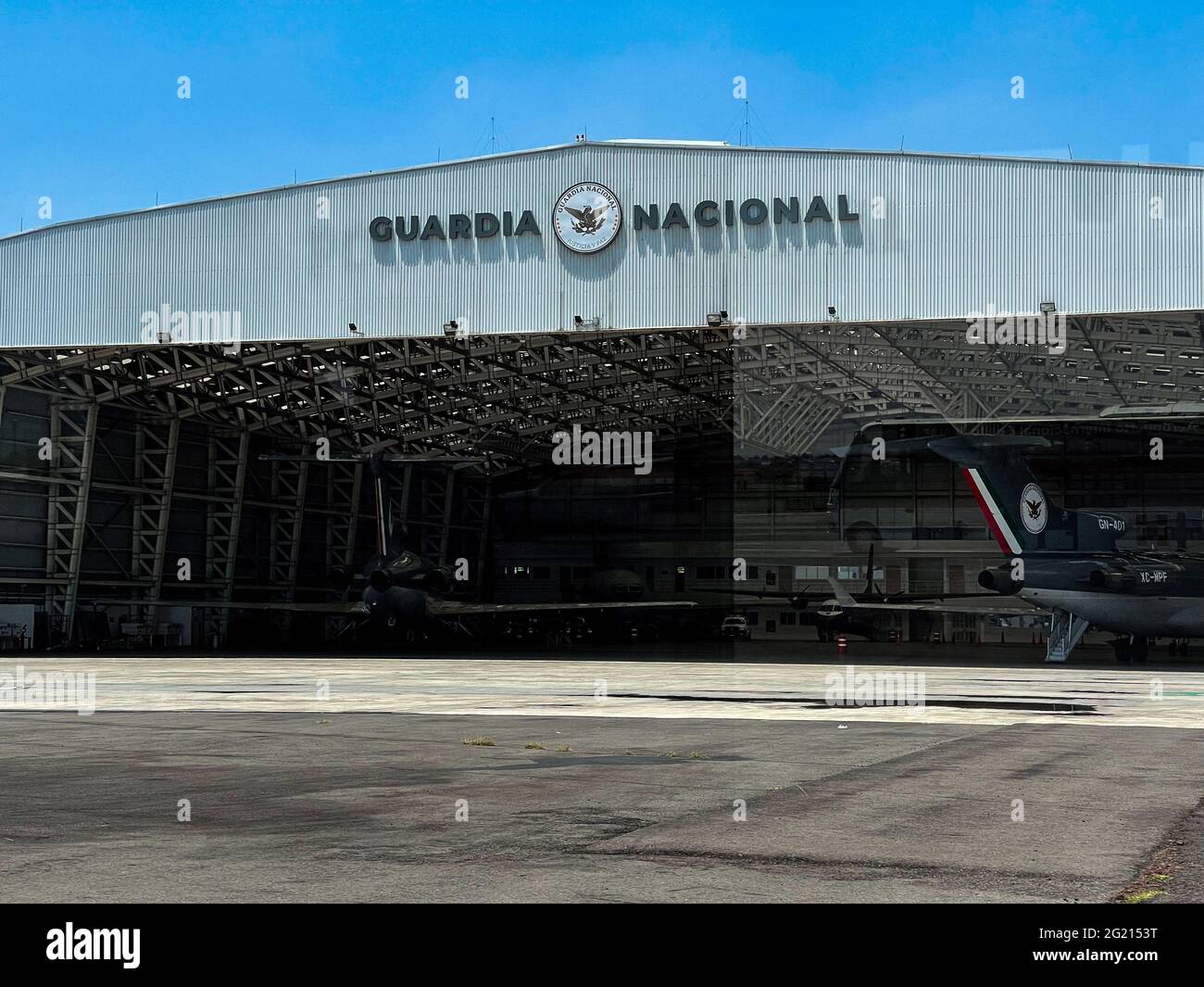 Terminal aeropuerto nacional hi-res stock photography and images - Alamy
