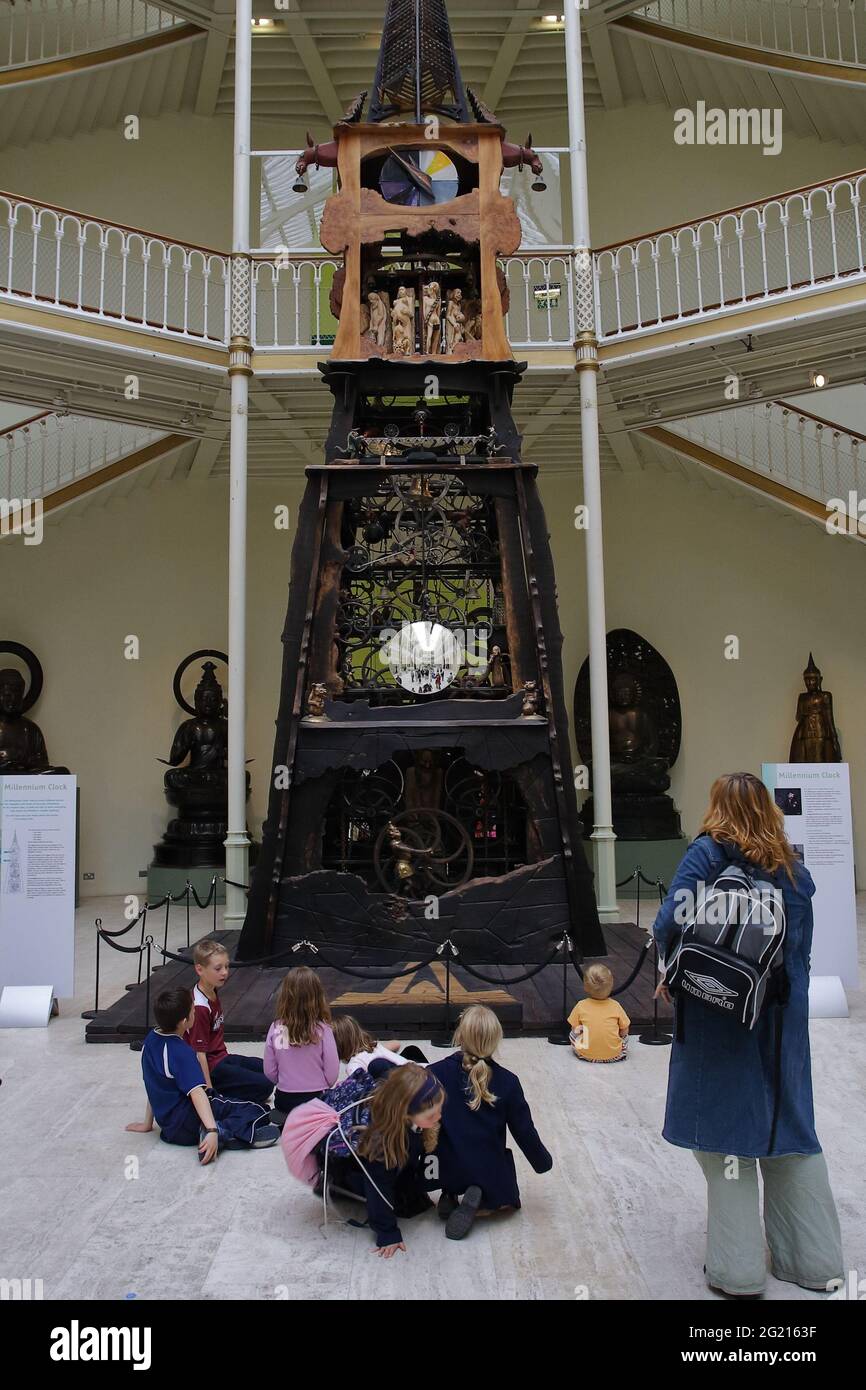 Millenium clock edinburgh hi-res stock photography and images - Alamy