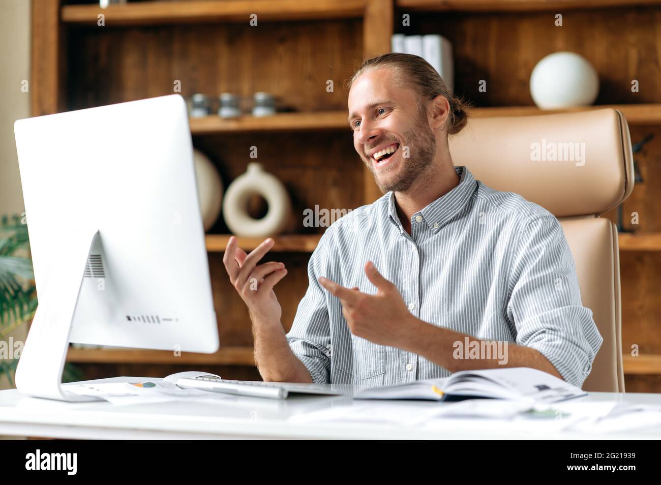 Successful technology hi-res stock photography and images - Alamy