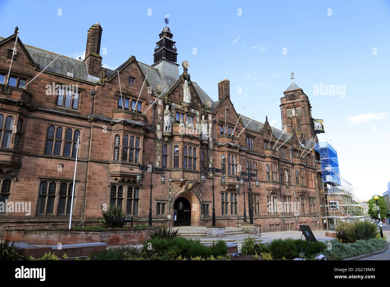 English tudor revival architecture hi-res stock photography and images ...