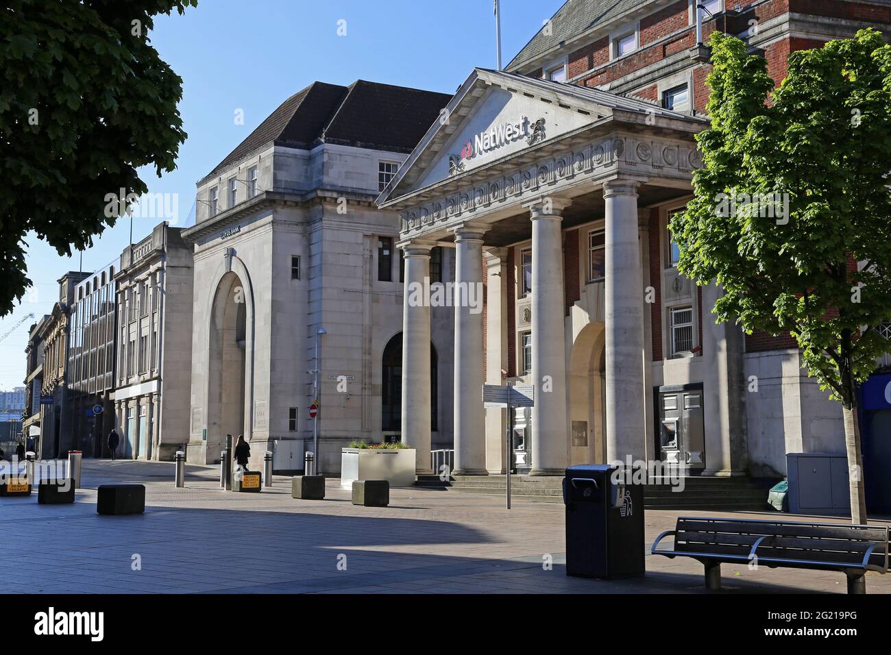Banks high street hi-res stock photography and images - Alamy