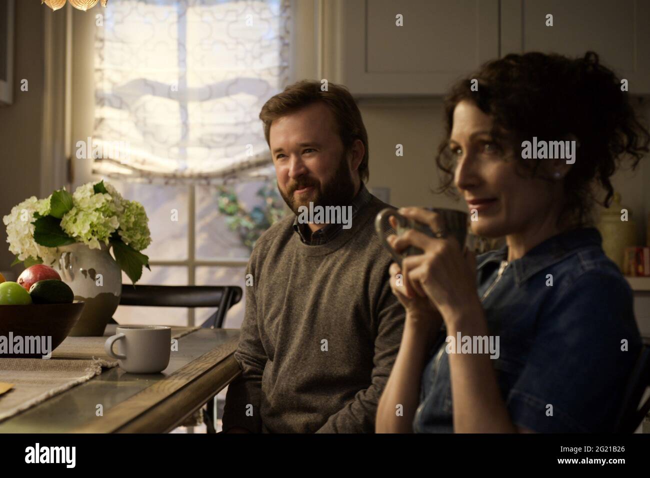 THE KOMINSKY METHOD, from left: Haley Joel Osment, Lisa Edelstein ...