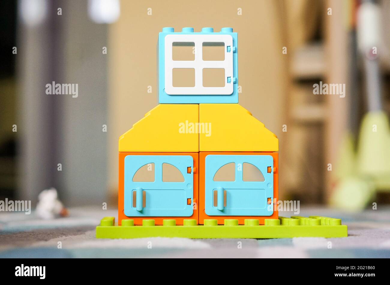 Duplo building blocks hi-res stock photography and images - Alamy