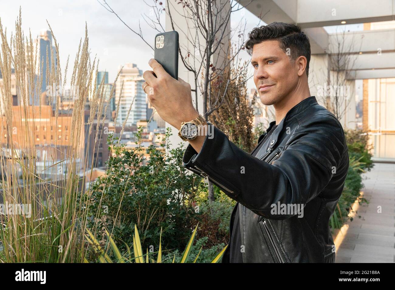 MILLION DOLLAR LISTING NEW YORK, Fredrik Eklund, (Season 9, premiered ...