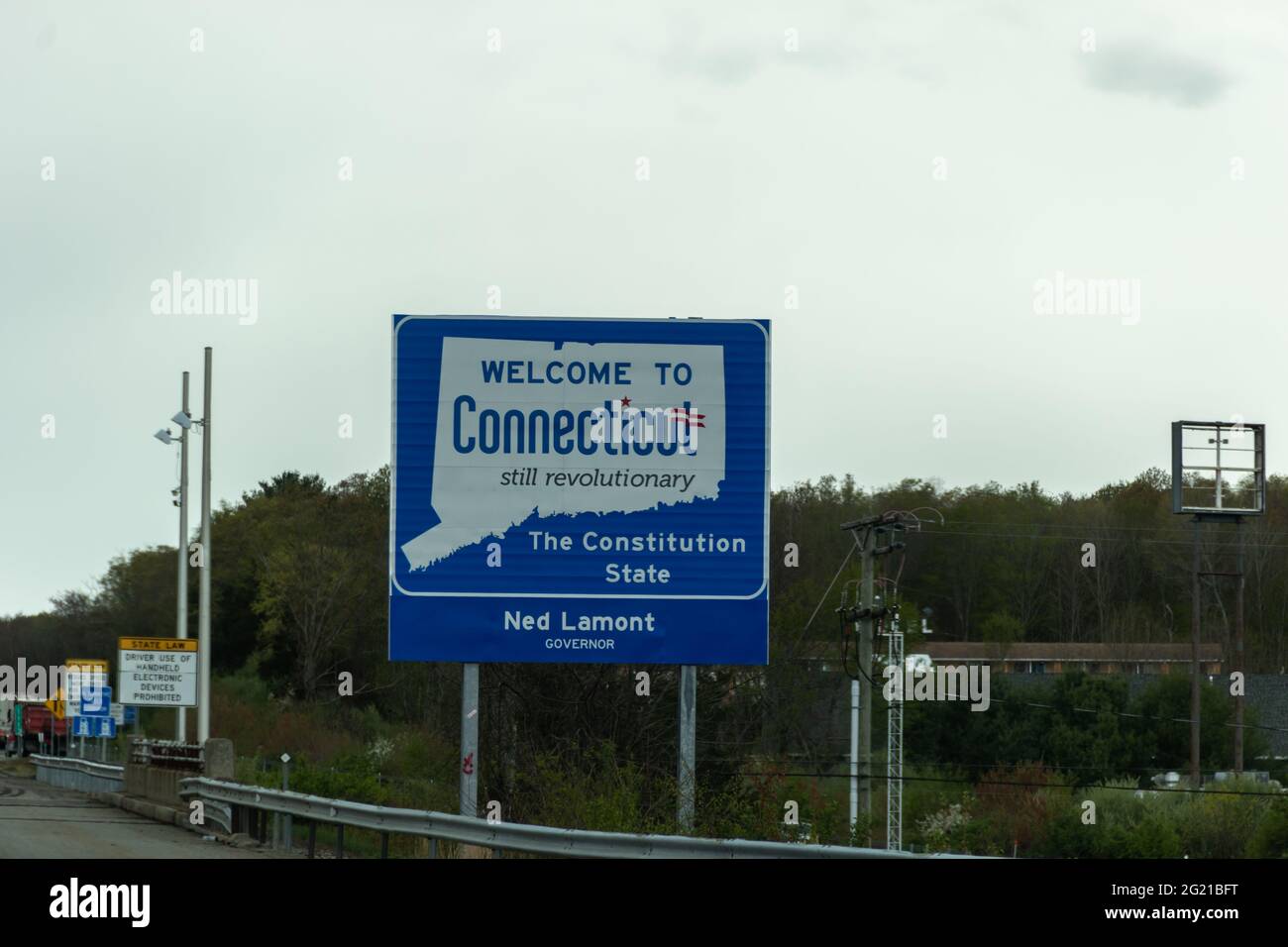 Welcome to Connecticut sign on a gray cloudy day with road construction ...
