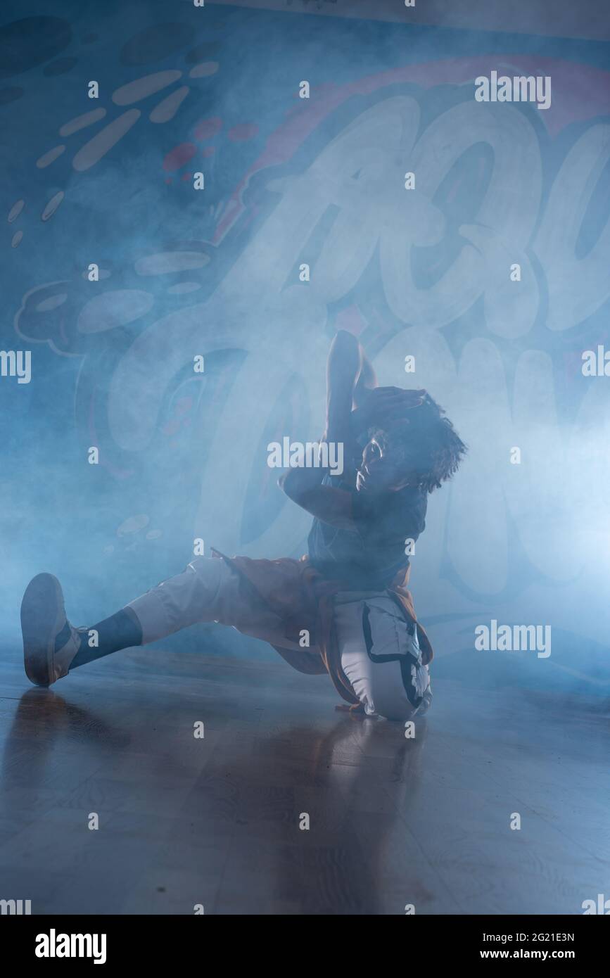 Breakdancing club hi-res stock photography and images - Alamy