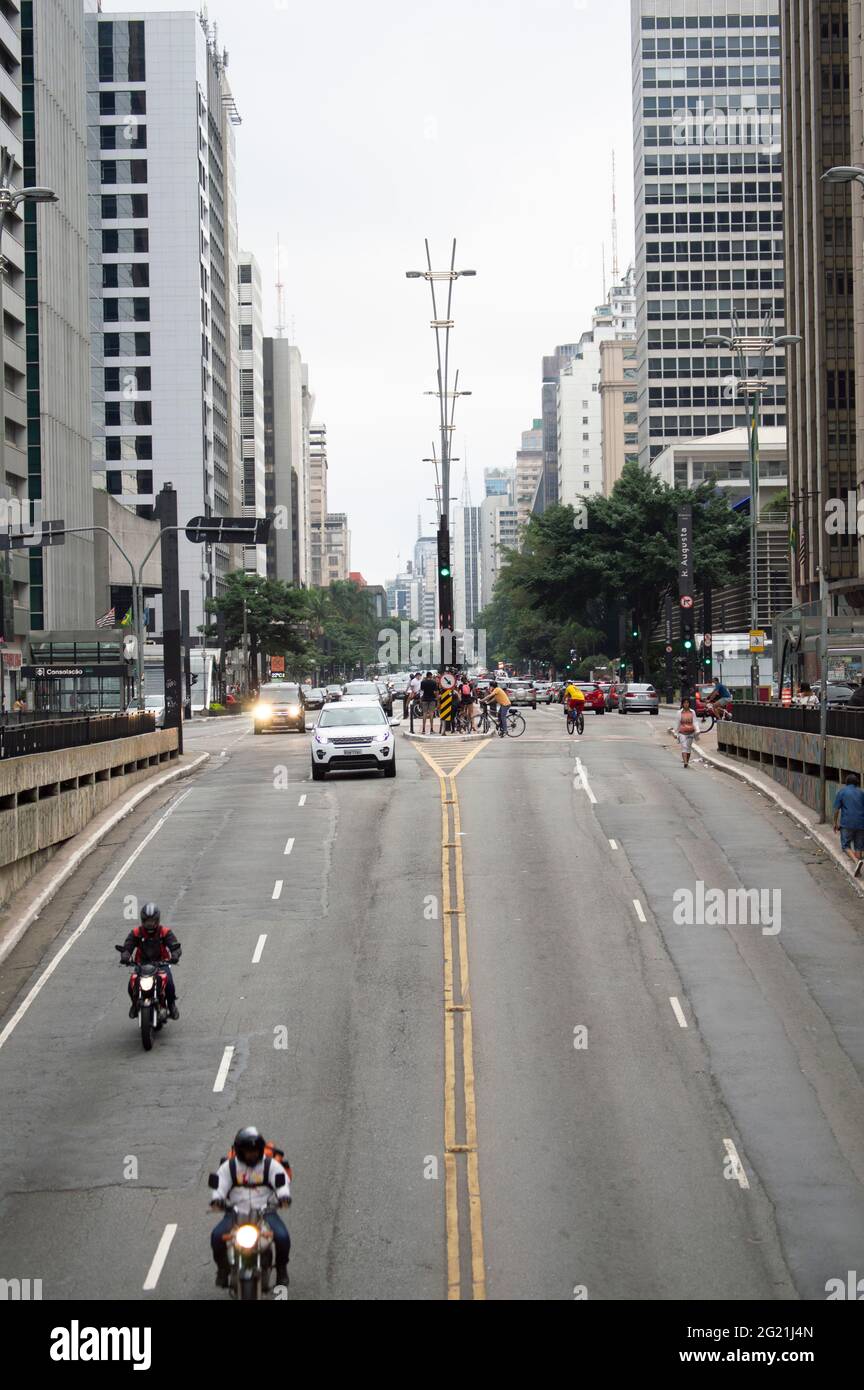 Green traffic light brazil hi-res stock photography and images - Alamy