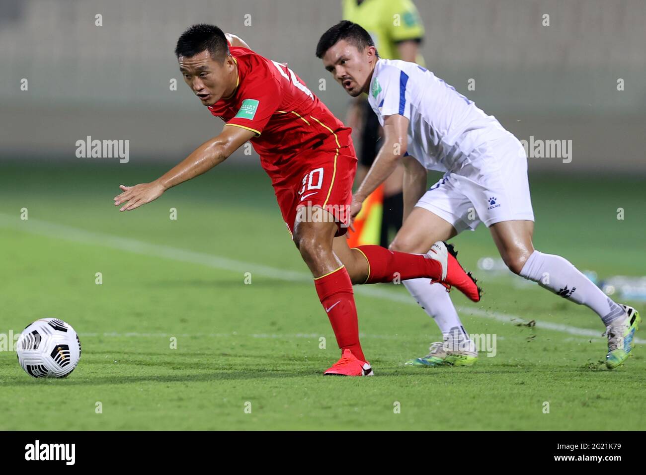 Sharjah. 8th June, 2021. Tang Miao (L) of China breaks through during a ...