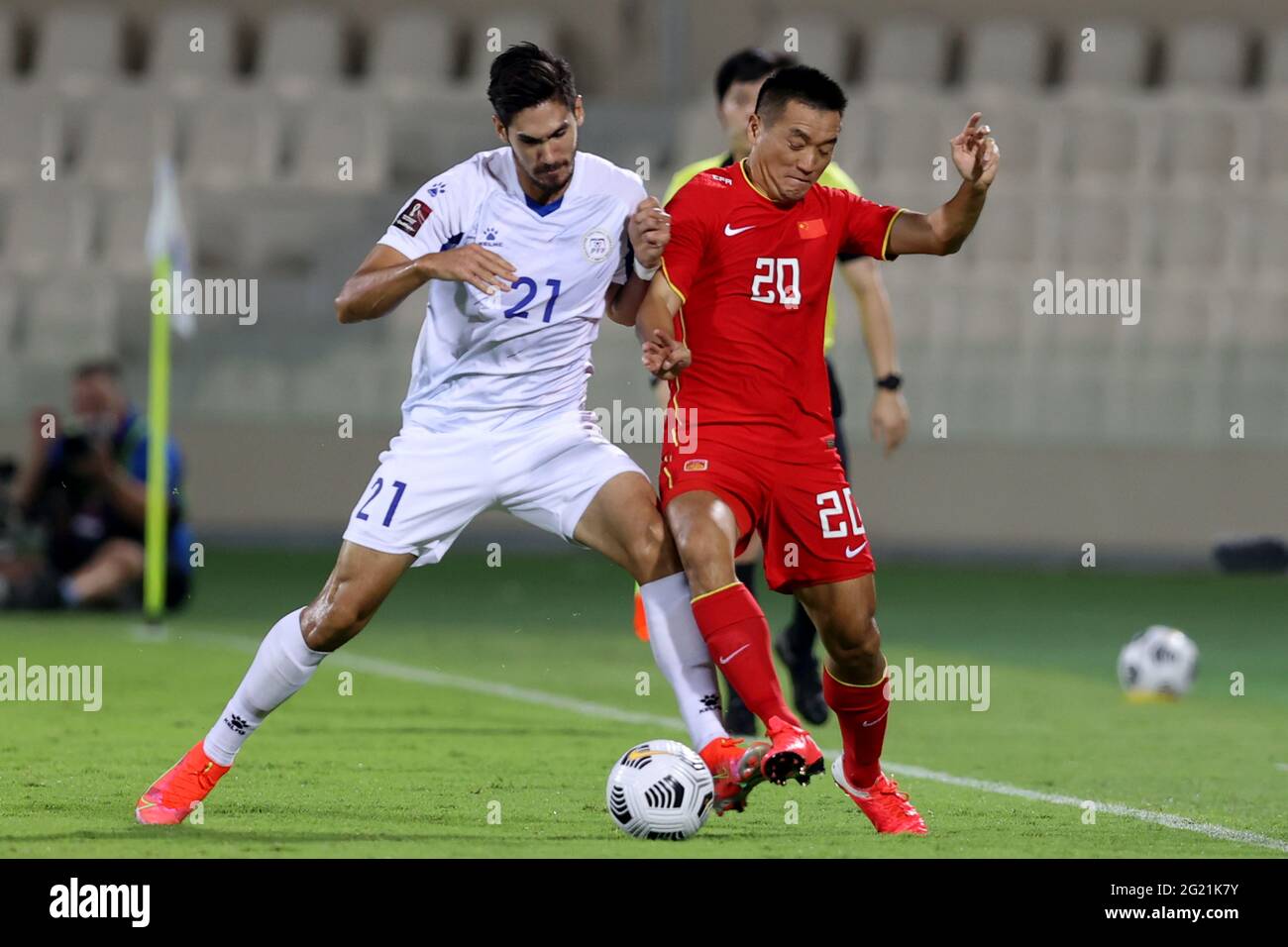Sharjah. 8th June, 2021. Tang Miao (R) of China vies with Mark Hartmann ...