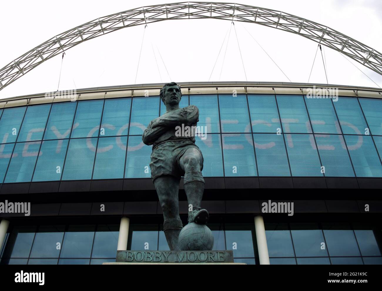 LONDON, UNITED KINGDOM - Aug 23, 2015: Statue monument of legendary ...