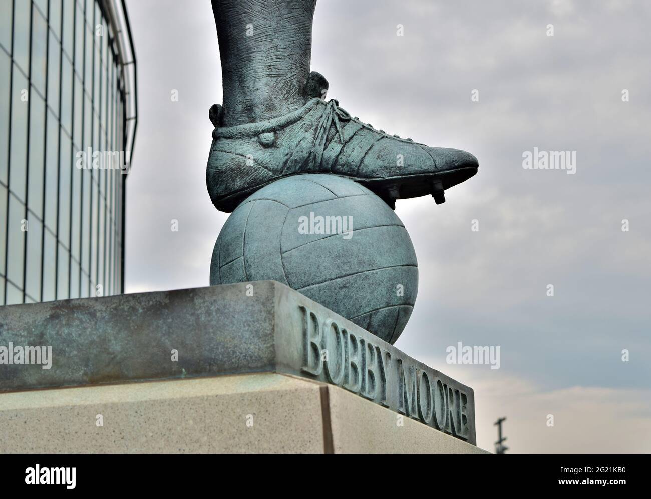 LONDON, UNITED KINGDOM - Aug 23, 2015: Statue monument of legendary ...