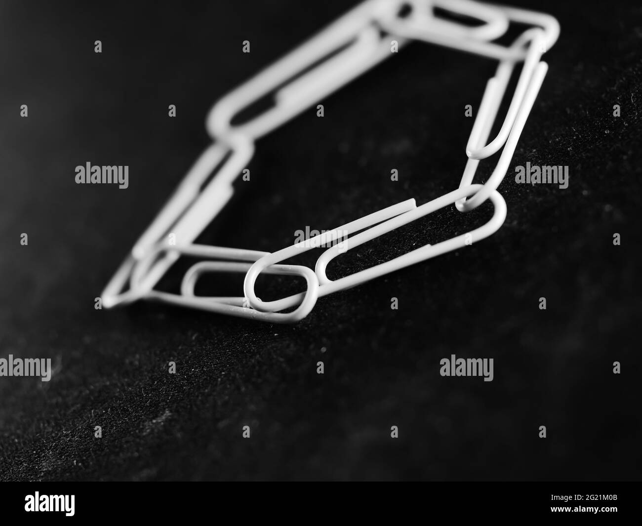 Chain of paper clips Black and White Stock Photos & Images - Alamy