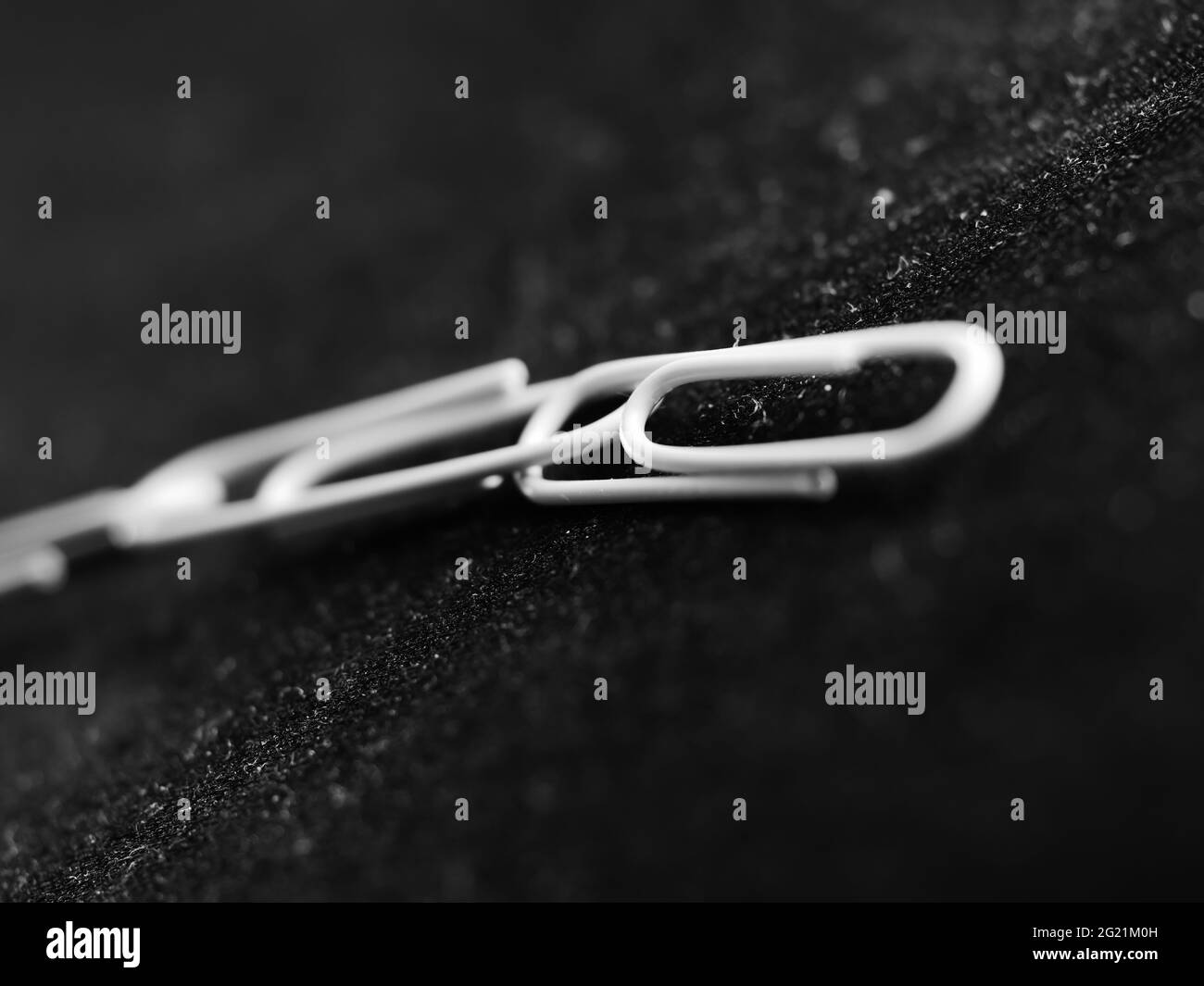 Chain of paper clips Black and White Stock Photos & Images - Alamy