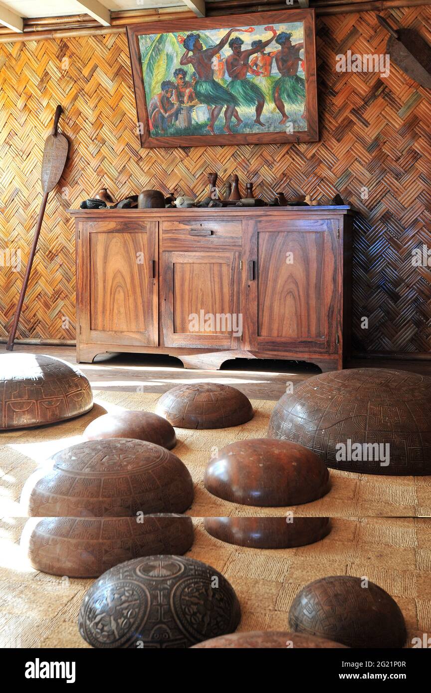 FRENCH POLYNESIA, MARQUESAS ISLANDS. ISLAND OF FATU IVA. OMOA, THE MAIN ...