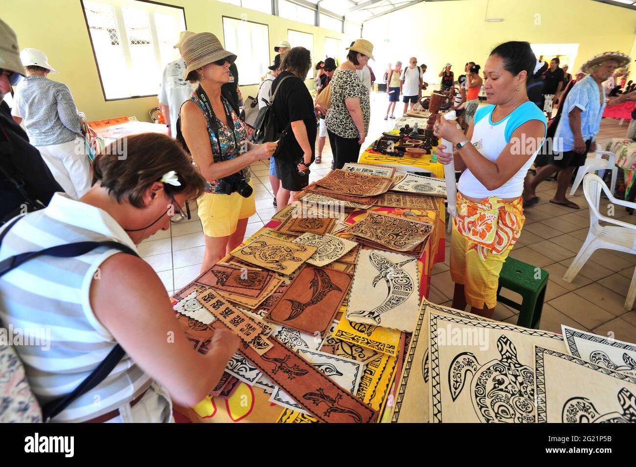 FRENCH POLYNESIA, MARQUESAS ISLANDS. ISLAND OF FATU IVA. OMOA, THE MAIN ...