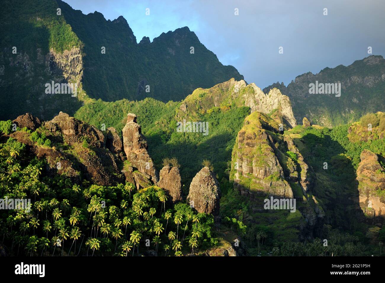 FRENCH POLYNESIA, MARQUESAS ISLANDS. ISLAND OF FATU IVA. AT HANAVAVE ...