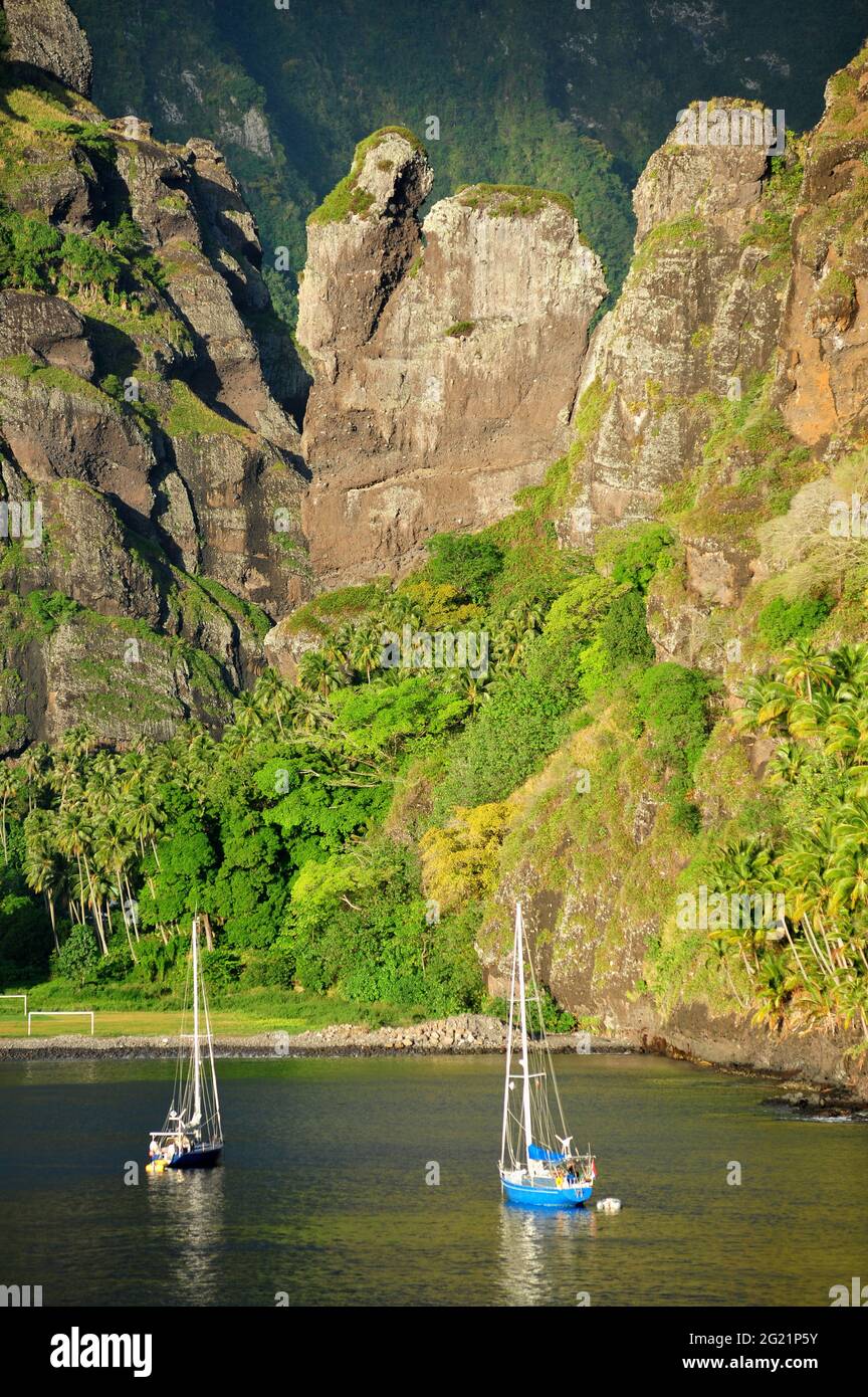 FRENCH POLYNESIA, MARQUESAS ISLANDS. ISLAND OF FATU IVA. AT HANAVAVE ...