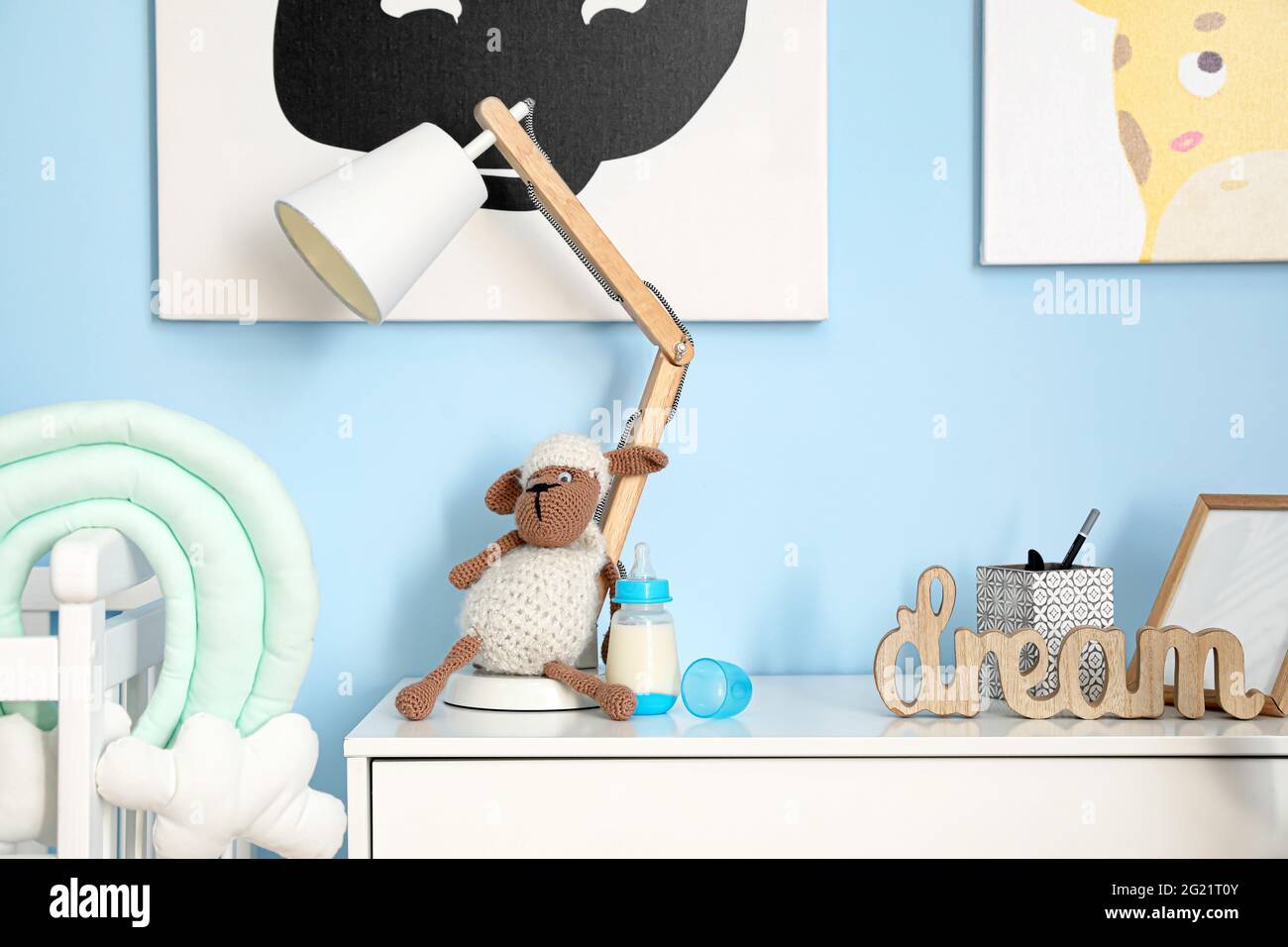Baby formula on shelf hi-res stock photography and images - Alamy